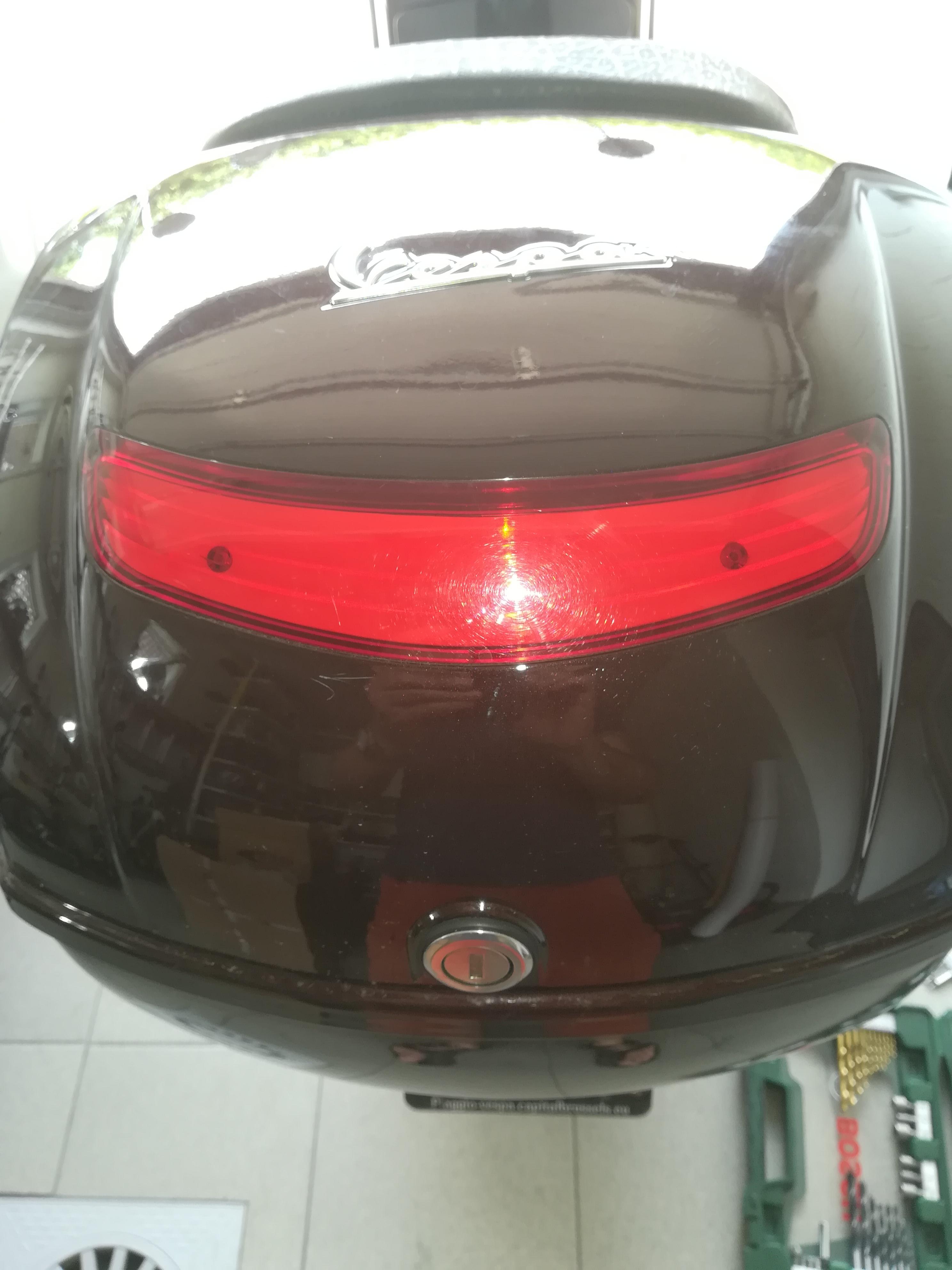 Gezocht: Reflector topbox lx - Moderne Vespa's Te koop / Aangeboden ...